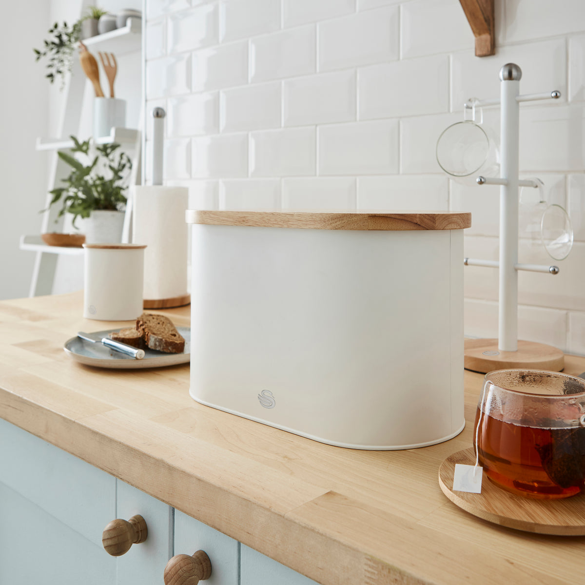 Swan Nordic Bread Bin with Cutting Board - White – SOULER
